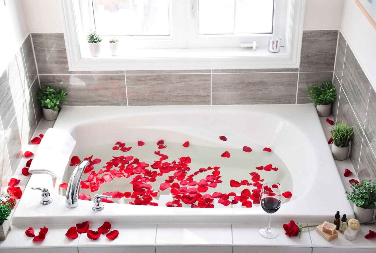 Romantic Bath Ideas to Ignite Passion with Your Partner